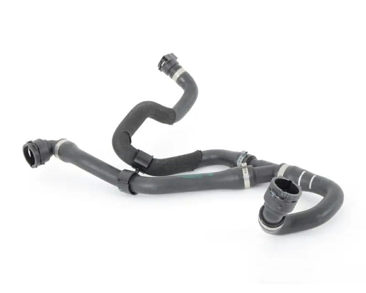 【BMW純正】 クーラントホース(下部) 320i(F30,31),428i(F32,36)等 17127609532